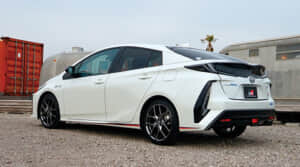 プリウスPHV GRスポーツと標準モデルの違い7つ！燃費・評価も比較！ | カーブロ